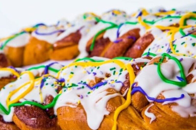 Medium Traditional King Cake – Antoine's Famous Cakes